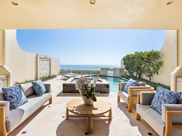 Seaside house with pool and terrace