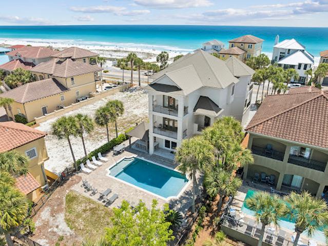 Seaside house with pool and terrace