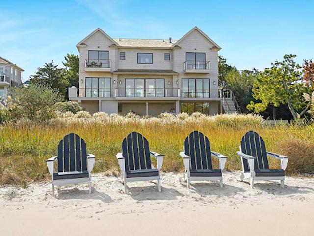 Seaside house with pool and terrace