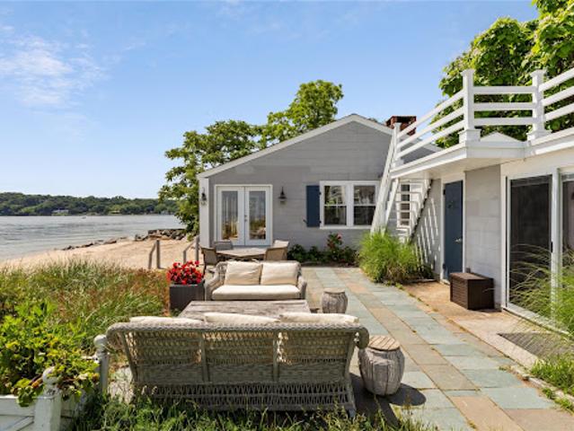Seaside house with terrace
