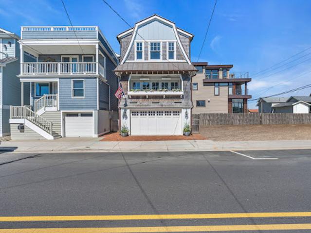 Seaside house with terrace