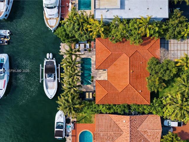 Seaside property with pool