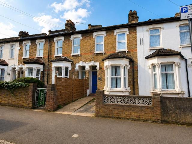 Sebert Road, London, E7 2 bed ground floor flat to rent £1,800 pcm £415 pw