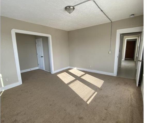 SECTION 8 & EDEN WELCOME! BRIGHT, AIRY, AND CLEAN WITH ON SITE MAINTENANCE!