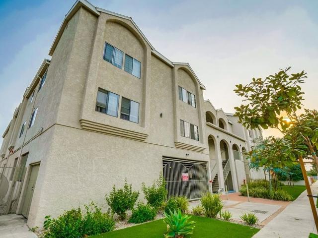 Secure and Convenient Multi 2 Bedroom Apartment for Rent at 3638 W 113th St, Inglewood, CA 90303