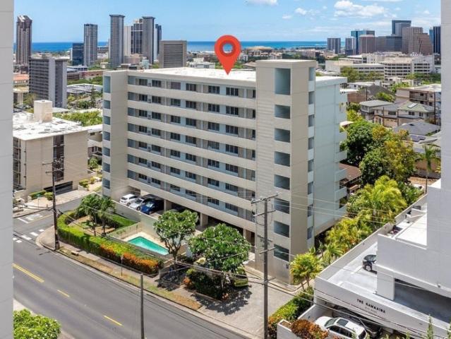 Secured condominium in the desirable lower Punchbo