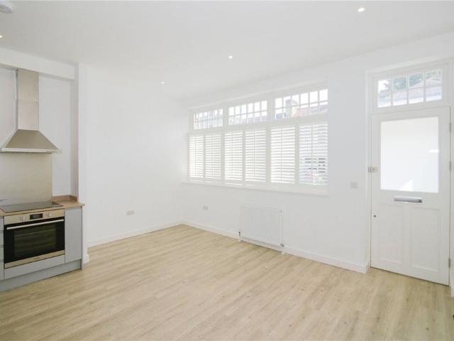 Second Cross Road, Twickenham, TW2