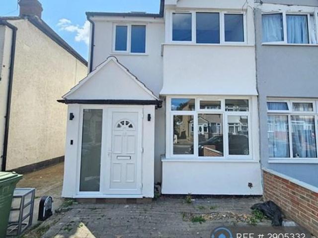 Second Avenue, Dagenham, RM10 4 bed semi detached house to rent £2,495 pcm £576 pw