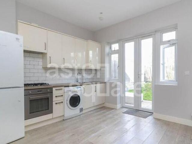Second Avenue, London, 2 Bedroom Flat