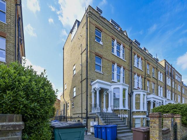 Second Floor Flat, 38 The Gardens SE22 2 bed apartment to rent £2,200 pcm £508 pw