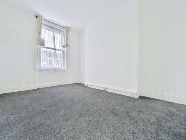 Second Floor Flat, Lansdowne Street, Hove, East Sussex, BN3