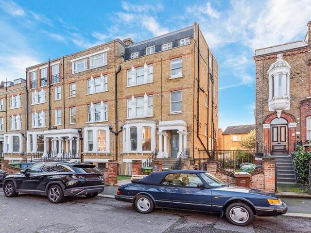 Second Front, 36 The Gardens SE22 Studio to rent £1,460 pcm £337 pw