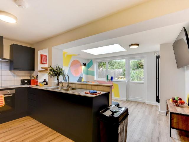 Sedgemoor Road, Bath BA2 6 bed house to rent £5,720 pcm £1,320 pw