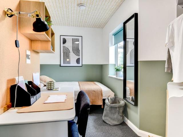 Sedgemoor Road, Bath BA2 6 bed house to rent £5,850 pcm £1,350 pw