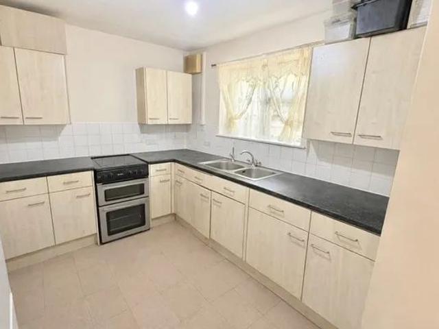 Sedgefield Crescent, RM3 9RL, Property for rent