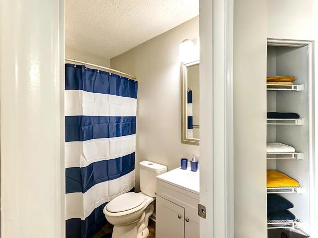 Sedgefield Square 2 Bedroom Apartment for Rent at 4215 Bernau Ave, Greensboro, NC 27407