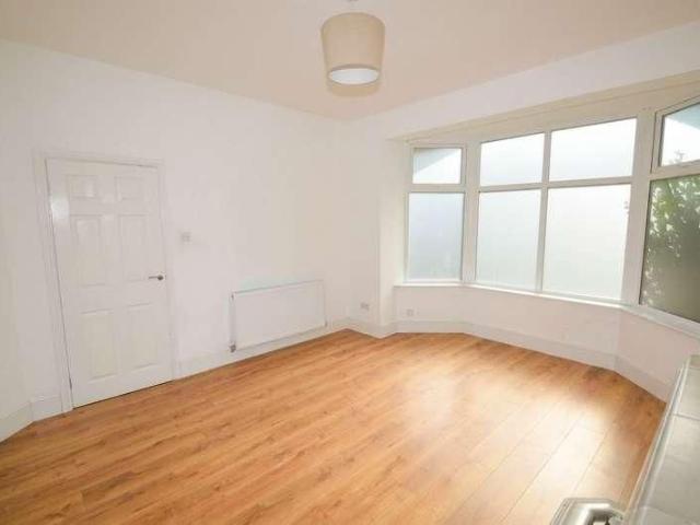 Sedgley Avenue, Prestwich, M25