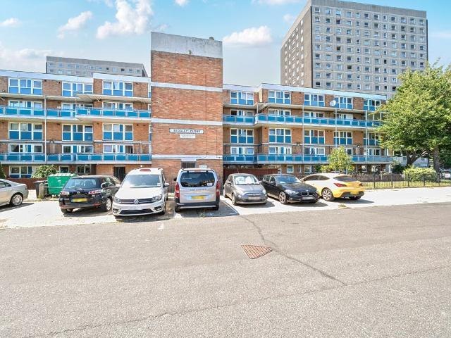 Sedgley Close, Southsea, Hampshire PO5, 3 bed flat to rent, £1,300 pcm | PrimeLocation