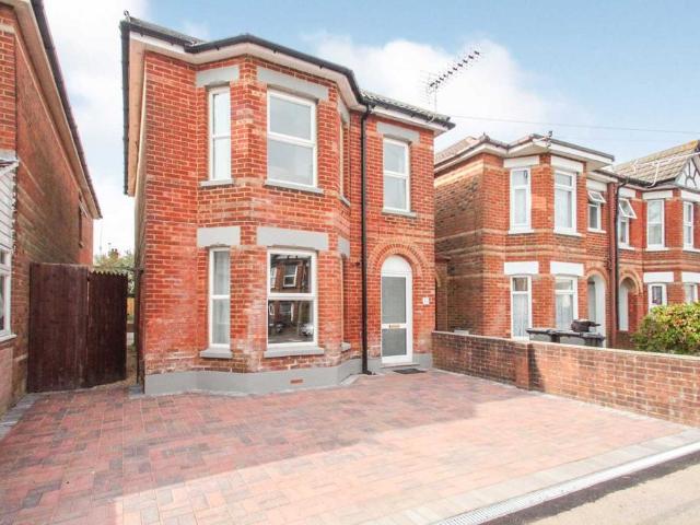 Sedgley Road, Bournemouth BH9 5 bed property to rent £2,950 pcm £681 pw