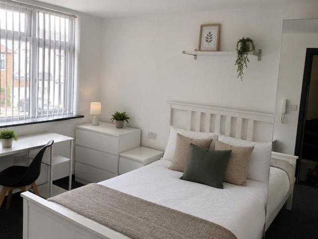 Sedgwick Avenue, Uxbridge UB10, Room to rent, £925 pcm | PrimeLocation