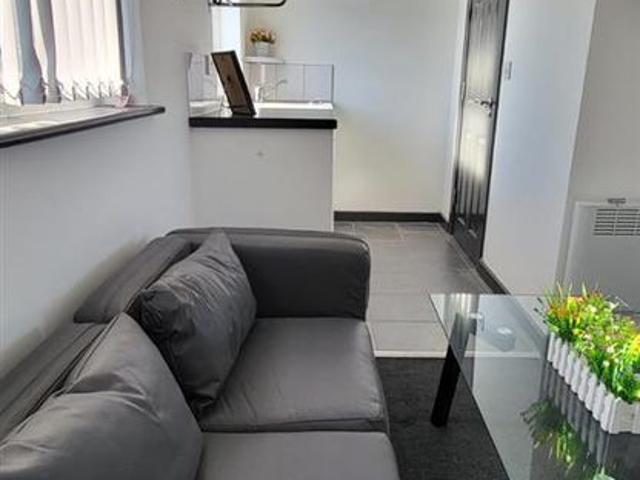 Sedgwick Avenue, Uxbridge UB10, Room to rent, £1,000 pcm | PrimeLocation