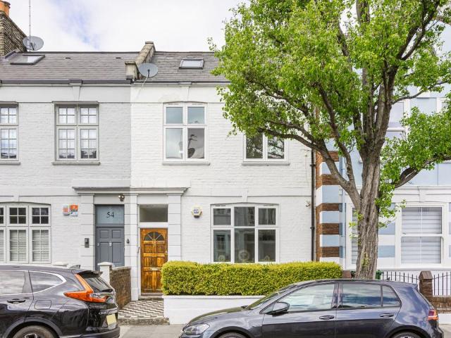 Sedlescombe Road, Fulham, London 2 bed flat to rent £2,900 pcm £669 pw