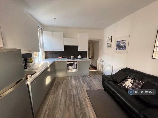 Sedlescombe Road, London, SW6 3 bed terraced house to rent £1,950 pcm £450 pw
