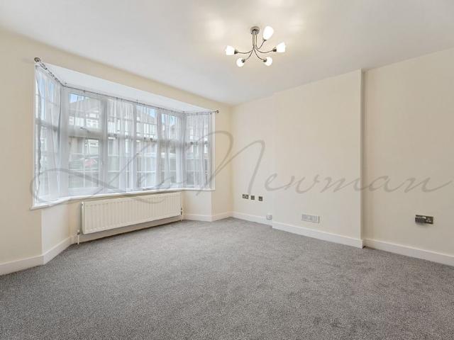 Sedley Rise, Loughton IG10, 2 bed flat to rent, £2,000 pcm | PrimeLocation