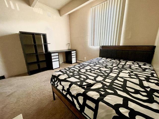 Seeking Male Roommate