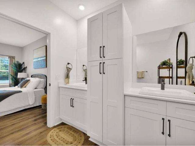 Seeking Male Roomate