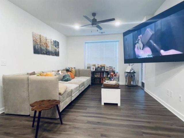 Seeking clean and organize Roommate
