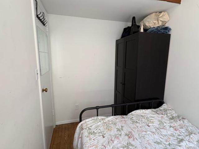 Seeking female roommate in sunny UES 2b1b apt