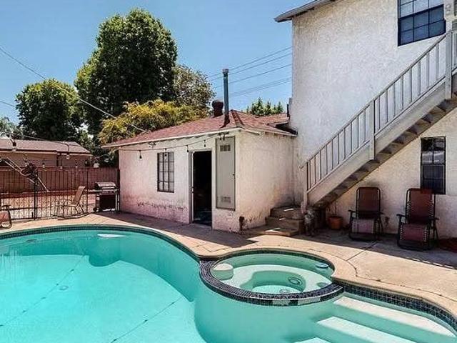 Seeking Roomie in Van Nuys!