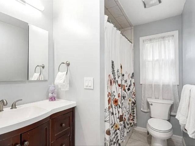 Seeking Single Roommate