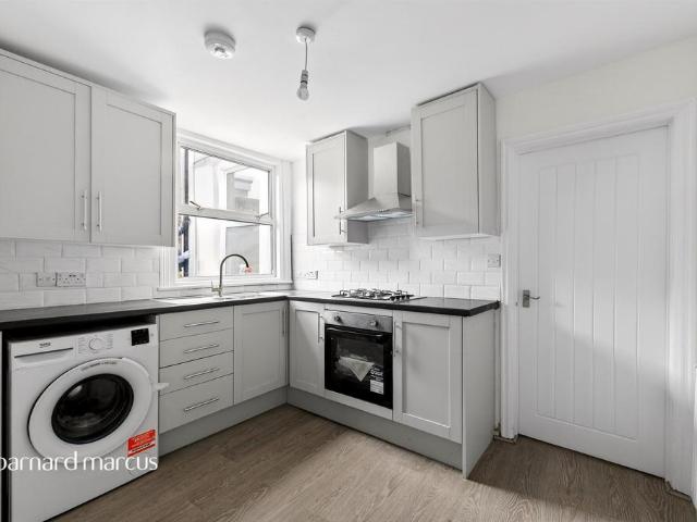 Seely Road, LONDON 2 bed flat to rent £2,300 pcm £531 pw