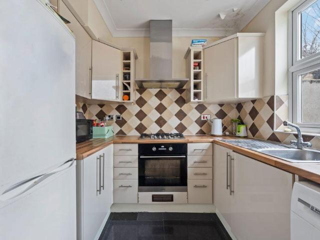 Seely Road, London SW17 4 bed terraced house to rent £3,500 pcm £808 pw