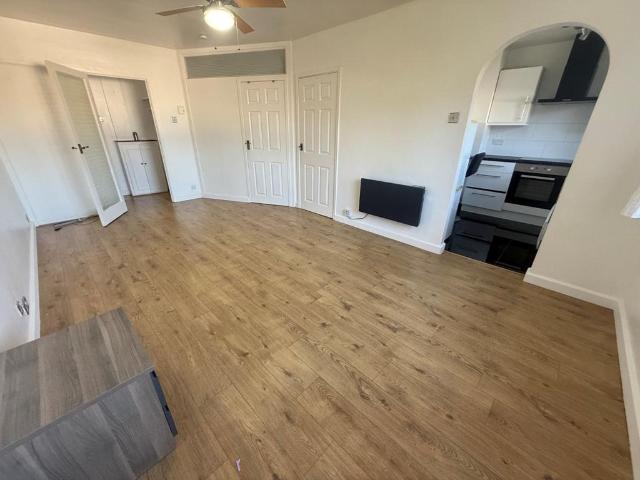 Sefton Court, Enfield, 1 bed flat to rent £1,495 pcm £345 pw