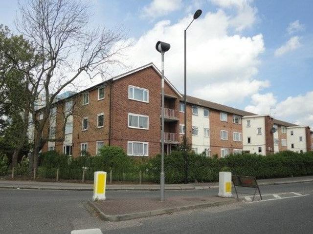 Sefton Court, Hounslow TW3, 2 bed flat to rent, £1,850 pcm | PrimeLocation