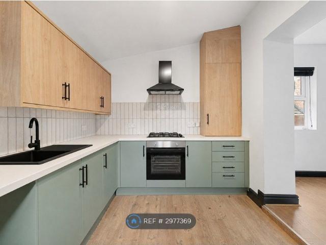 Sefton Court, Liverpool L17, 2 bed flat to rent, £1,200 pcm | PrimeLocation