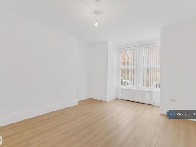 Sefton Avenue, Leeds, LS11 1 bed flat to rent £1,000 pcm £231 pw