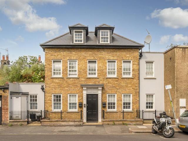 Sefton Street, West Putney, London, SW15 2 bed flat to rent £2,900 pcm £669 pw