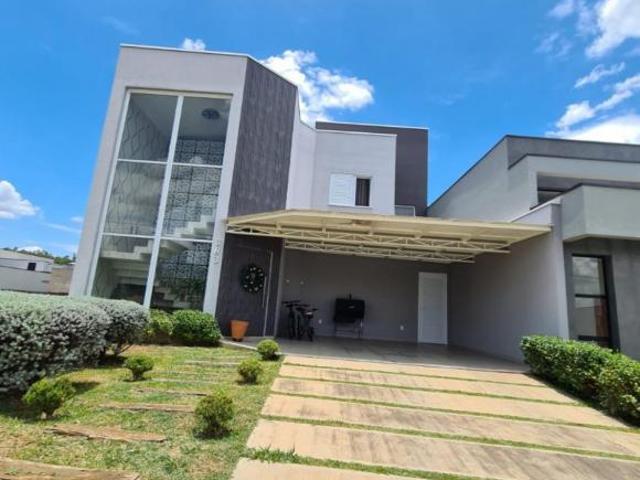 Seja bem vindo ao seu novo lar dos sonhos! Esta casa residencial é uma verdadeira joia localizada no