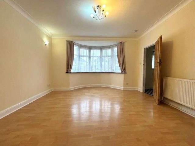 Selvage Lane, Mill Hill, NW7