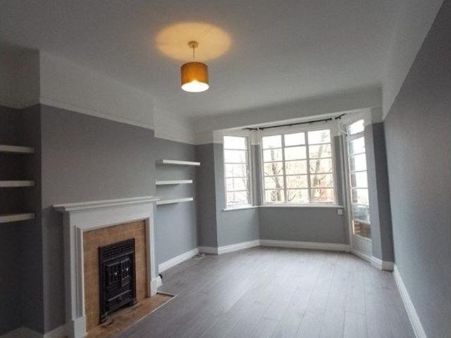 Selwyn Court, London SE3, 3 bed flat to rent, £2,250 pcm | PrimeLocation