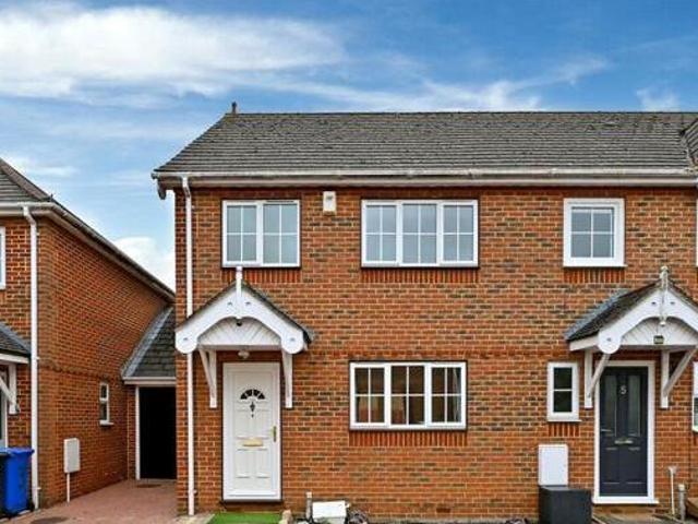 Selwyn Close, Windsor, 3 Bedroom Semi detached