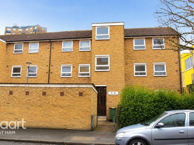 Selborne Avenue, London 2 bed apartment to rent £1,750 pcm £404 pw