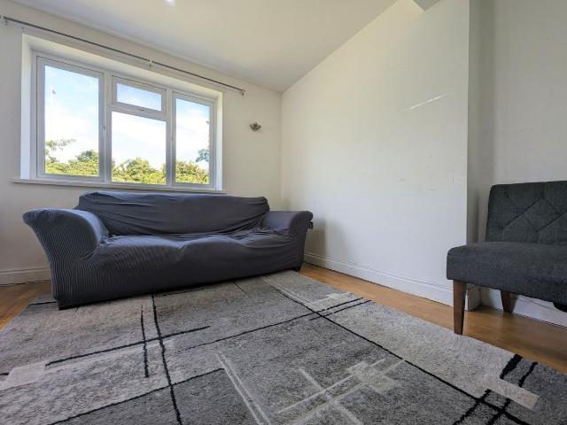 Selborne Gardens, Hendon, London NW4, 2 bed flat to rent, £1,875 pcm | PrimeLocation
