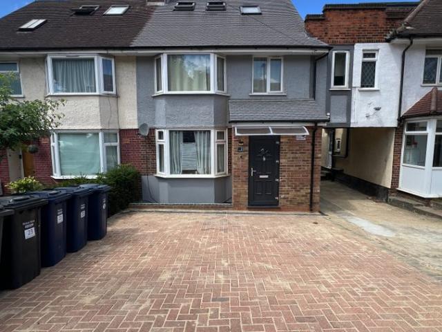 Selborne Gardens, London NW4, London, Room to rent, £1,100 pcm | PrimeLocation