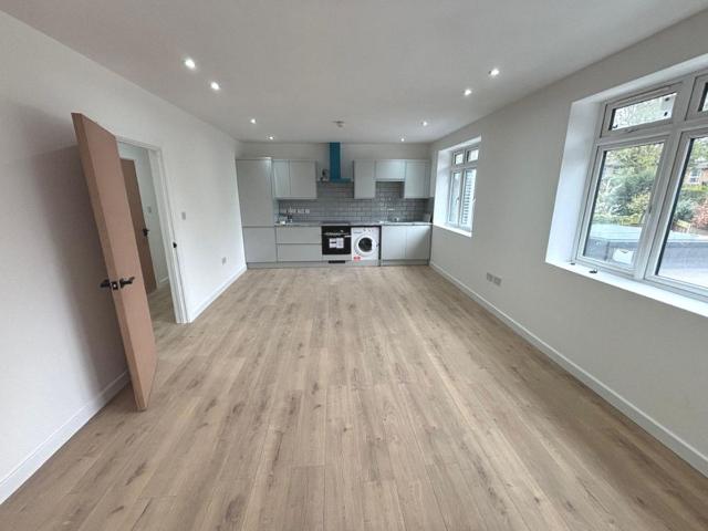 Selborne Road, Croydon CR0, 3 bed flat to rent, £2,400 pcm | PrimeLocation