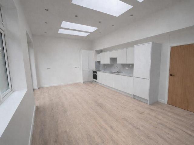 Selborne Road, Croydon, CR0 3 bed flat to rent £2,600 pcm £600 pw